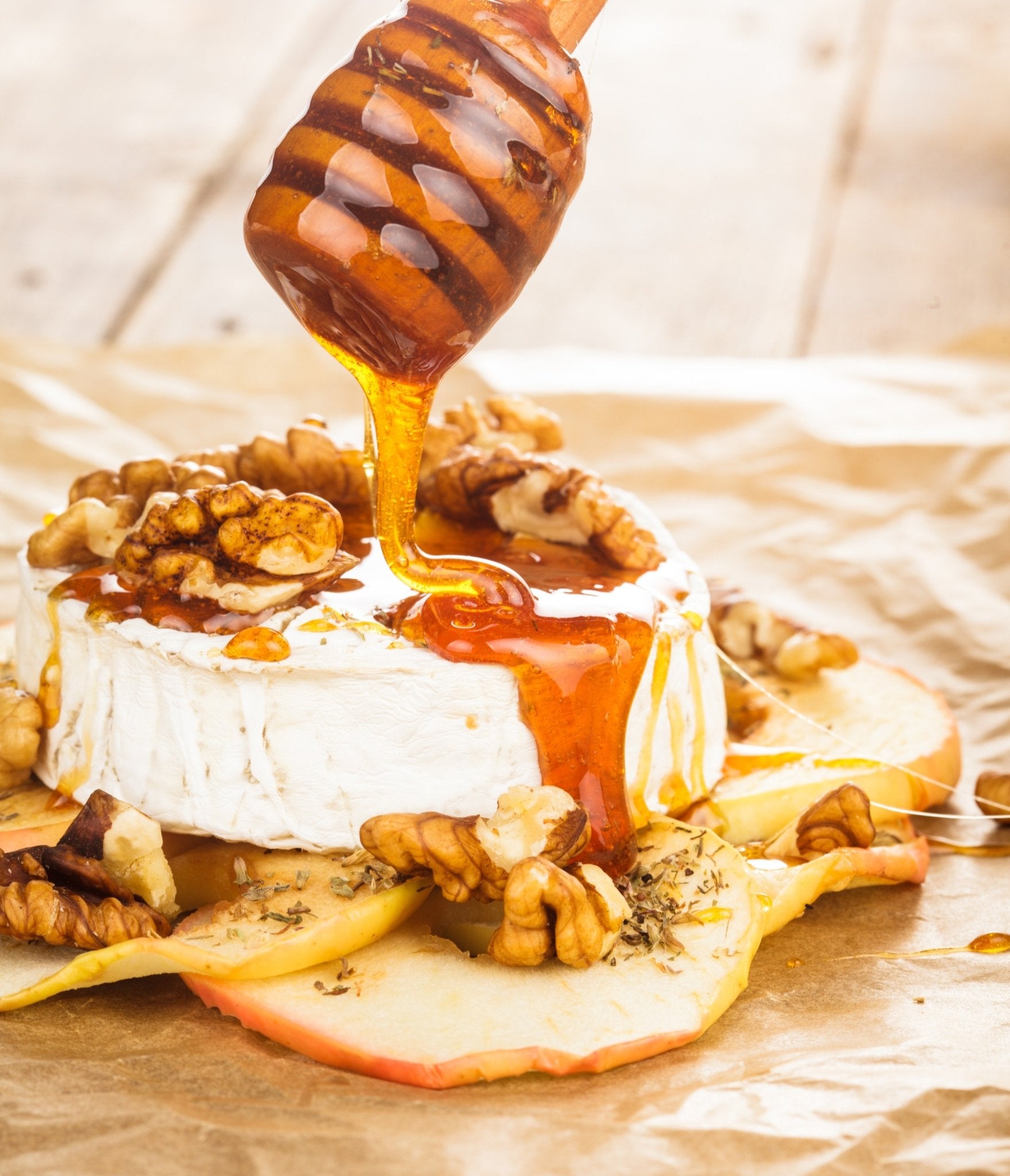 WARM BRIE with MAPLE APPLES, WALNUTS & THYME – Kalorik.ca